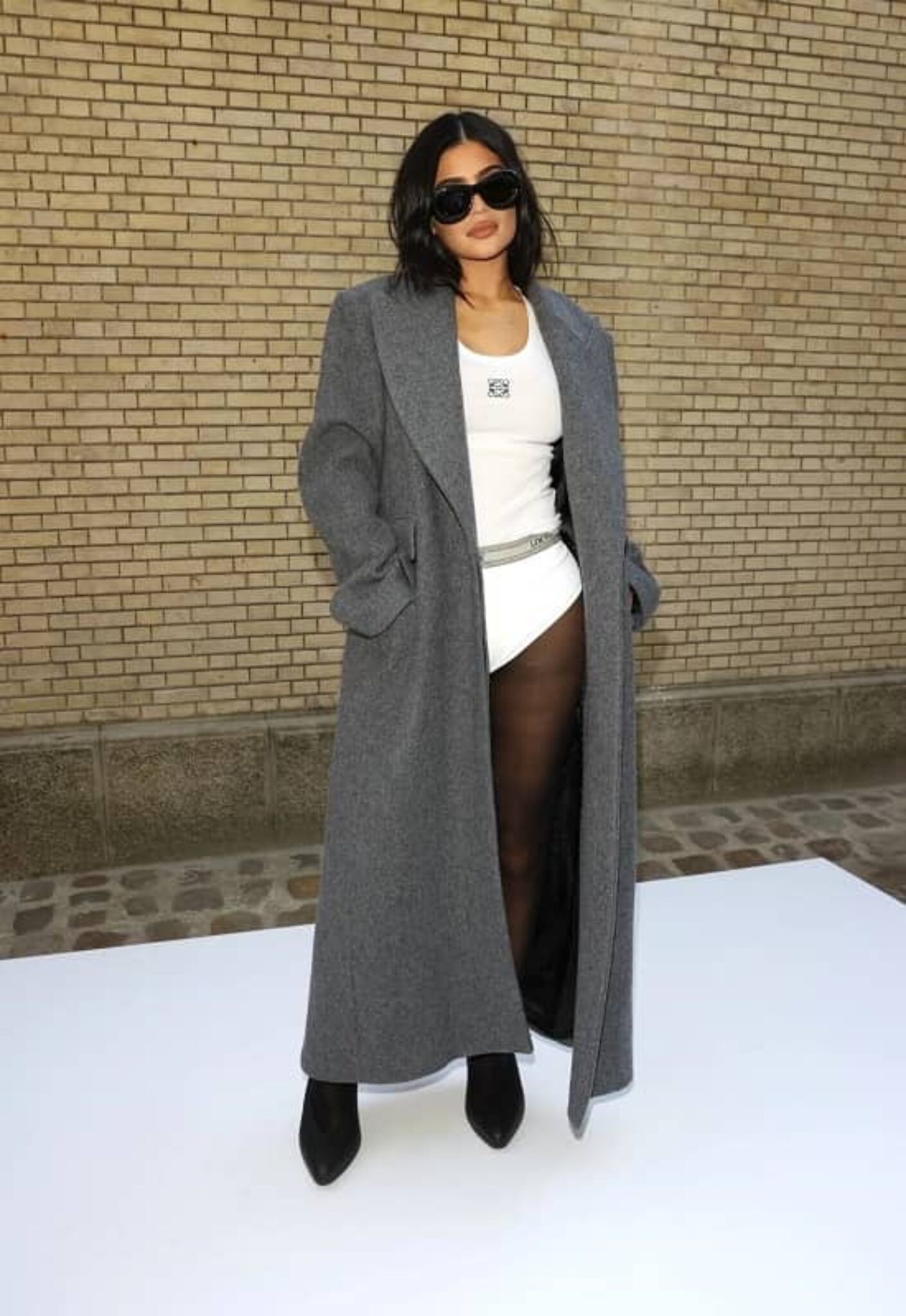 Celebrities Embrace No Pants Fashion Trend