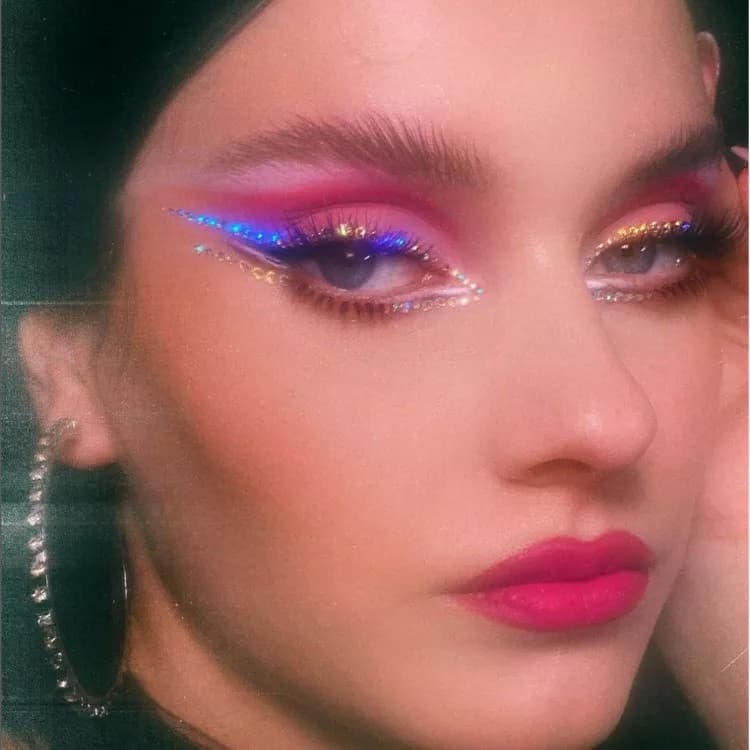Bejeweled Makeup: 13 Shimmering Ideas and How to Wear Them | FPN