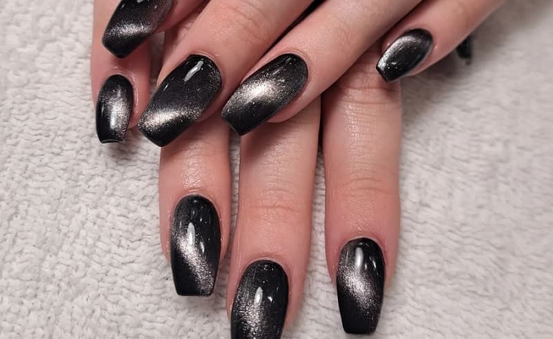 13 Dark Nail Colors We’ll Be Wearing This Fall | FPN