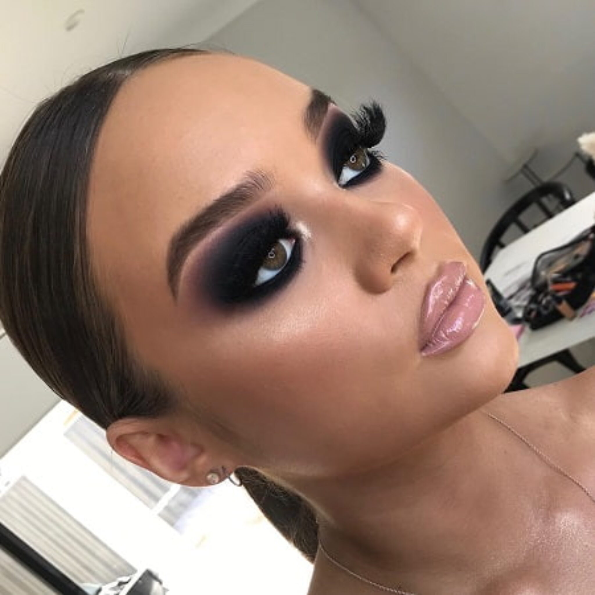 The Perfect Smokey Eye: a Step-by-Step Guide to Achieving the Look | FPN