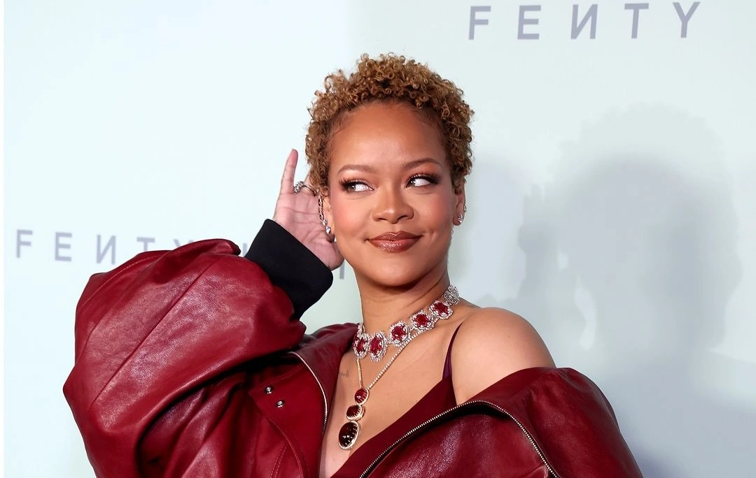 Rihanna Celebrates the Launch of the New Fenty Hair with Her Natural ...