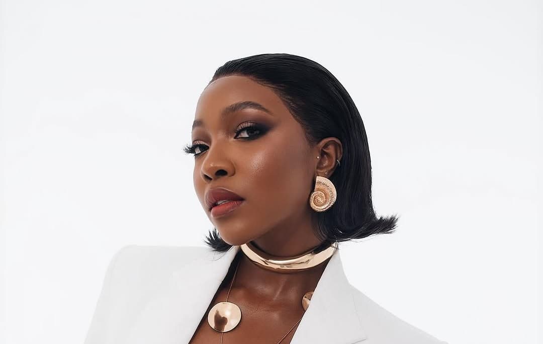 Ini Dima-Okojie Just Marked Her 35th Birthday in a White Blazer and Super Wide-Leg Pants | FPN