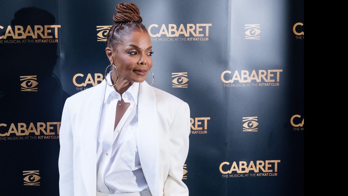 Janet Jackson Embraced the Crisp, Clean-Cut White Suit on the Red ...