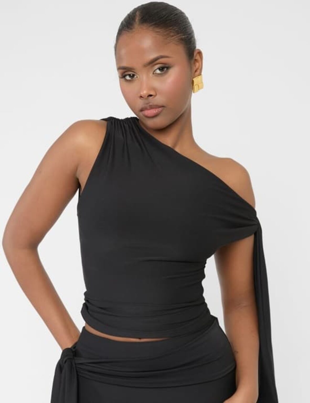 Hairstyle and Neckline: The Perfect Match | FPN