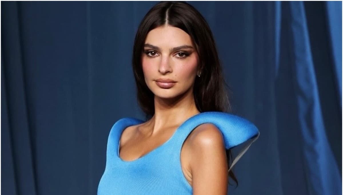 Emily Ratajkowski Poses Braless With Her Christmas Tree | FPN