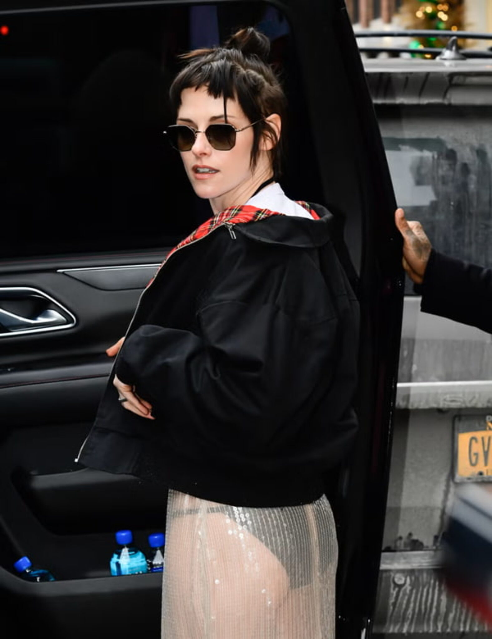 Kristen Stewart Revealing Skirt: A Bold Fashion Choice | FPN